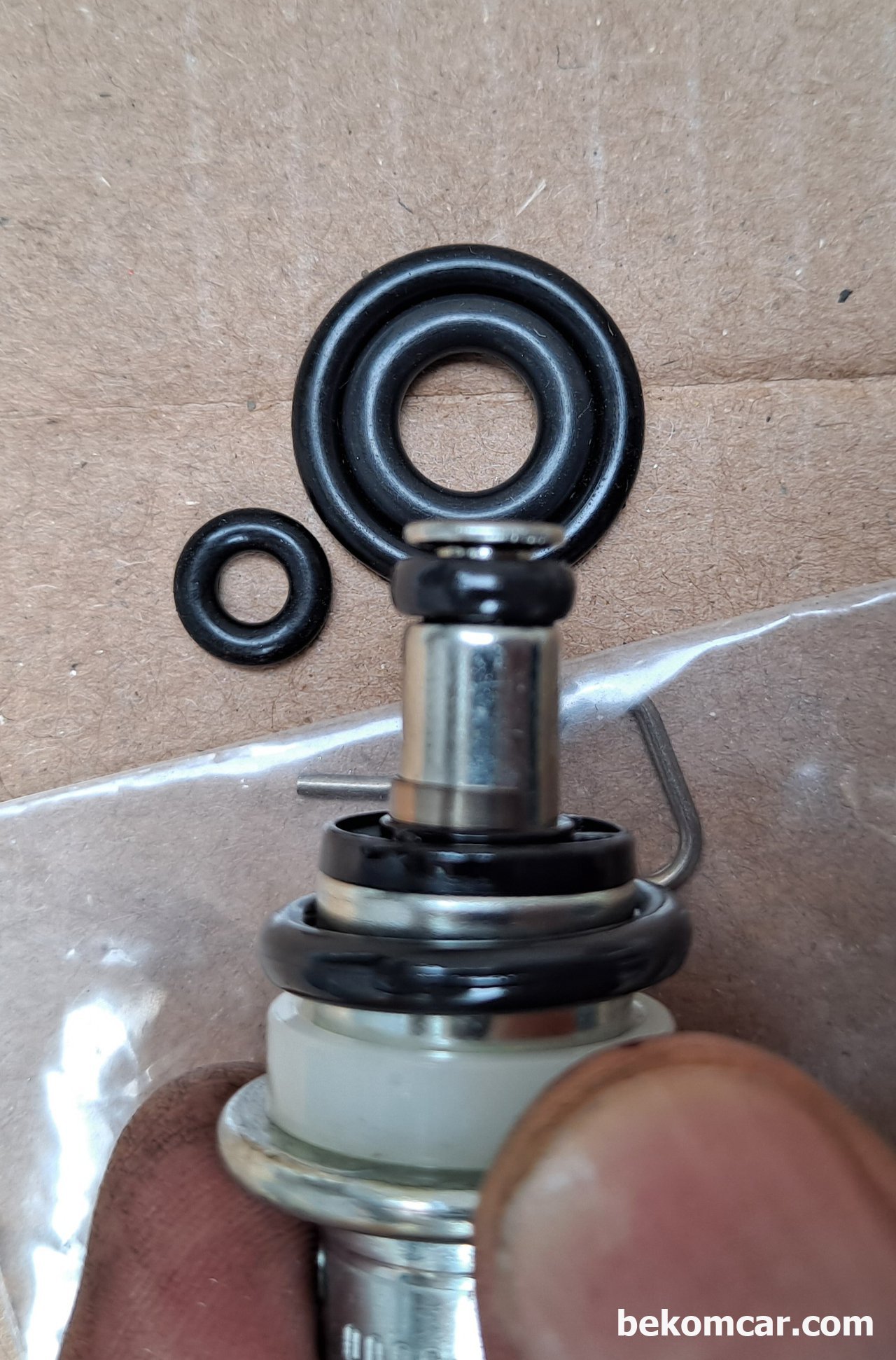 일반적인 혼다차량의 연료압력 레귤레이터이다 | 베콤카 (bekomcar.com)