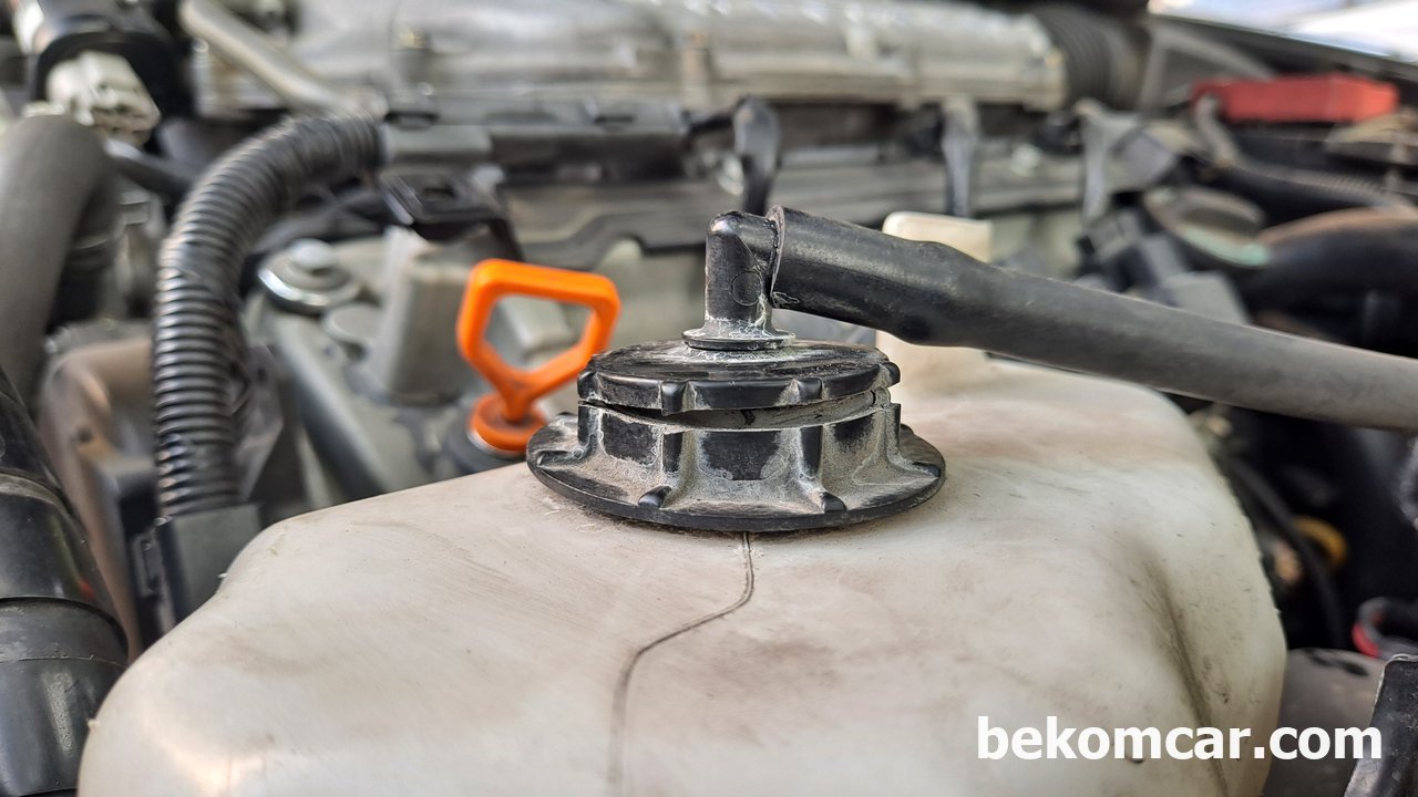 베콤카 검진중 발견된 혼다 레전드 부동액 뚜컹 크랙 | bekomcar.com