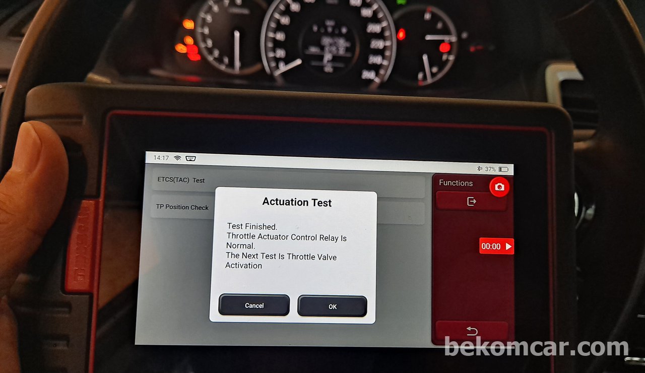 포텐셔미터 원리를 이용한 쓰로틀바디 해부한모습 | bekomcar.com