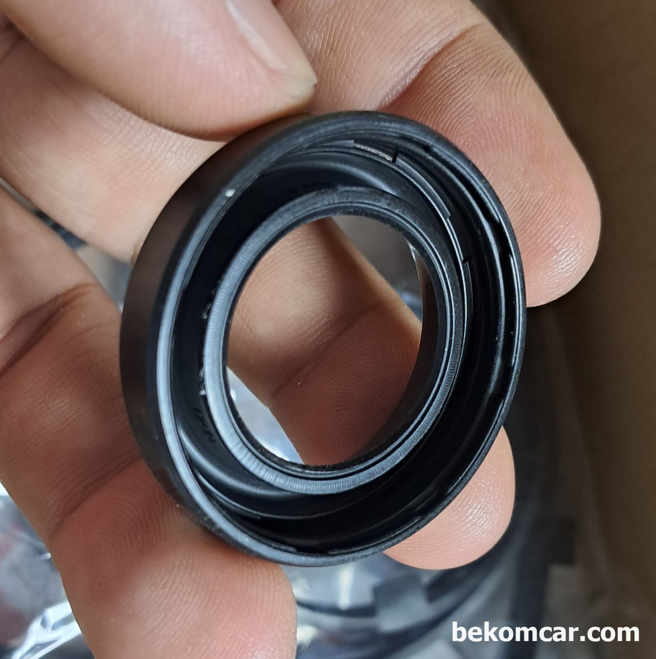 1% 실수, 차 망가진다. CRV 벨브커버 튜브 씰 사례 | bekomcar.com