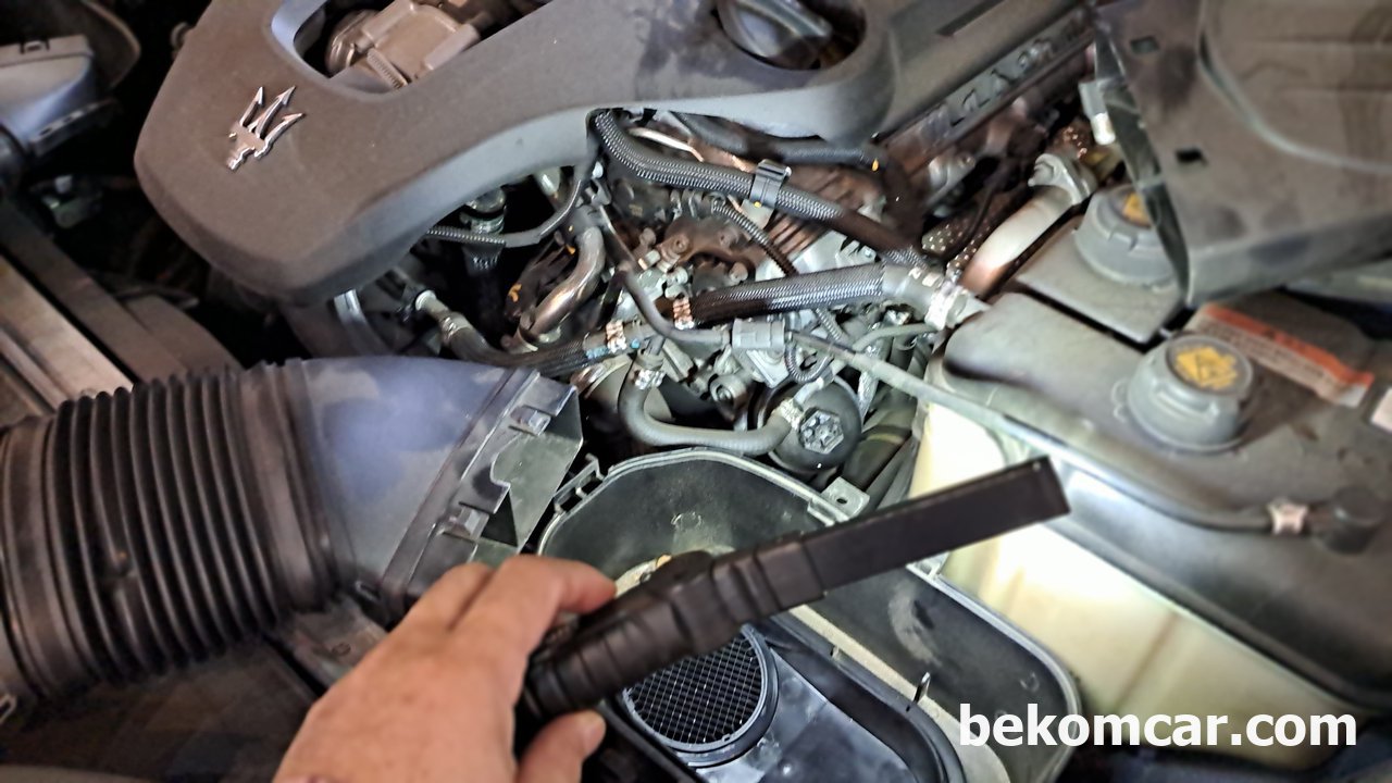 마세라티 엔진오일 교환, 오일필터교환시 주의 | bekomcar.com